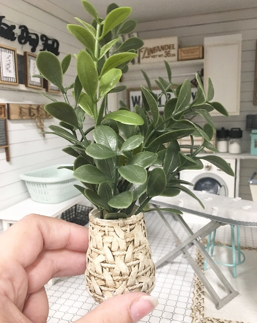 1:12 Scale | Miniature Farmhouse Rattan Basket Plant – MyMiniatureEmporium